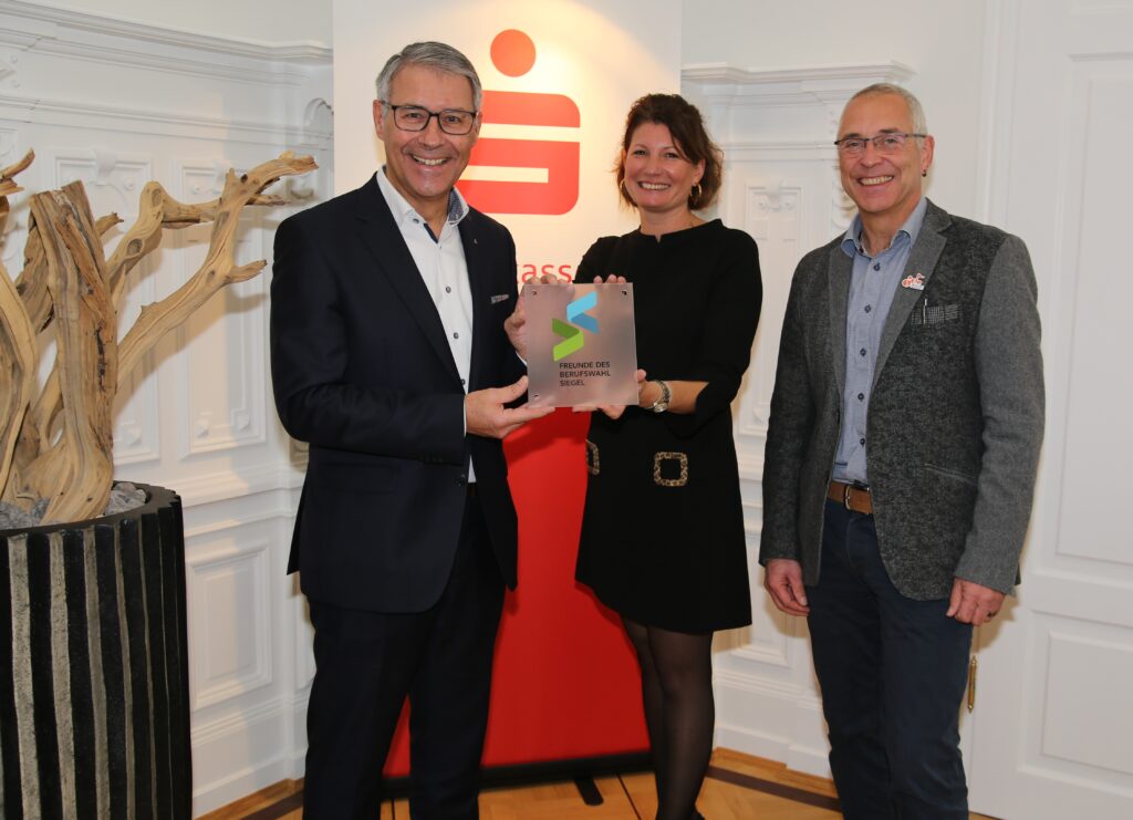 Singbergschule Wölfersheim ehrt Sparkasse Oberhessen als „Freunde des Berufswahl-Siegel“ - Der ...